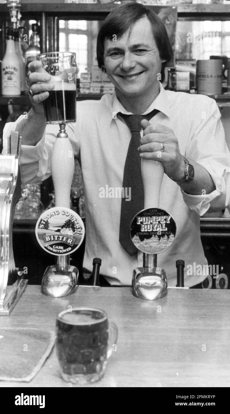 Bobby stokes fa cup hi-res stock photography and images - Alamy