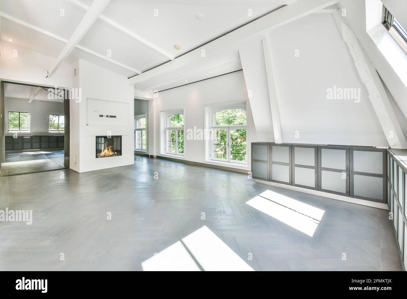 Empty spacious room in modern house Stock Photo - Alamy