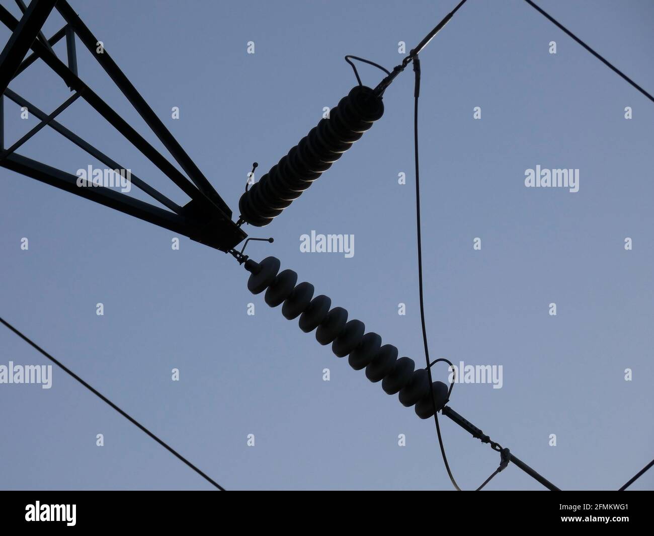 Pylon supporting electricity cables hi-res stock photography and images ...
