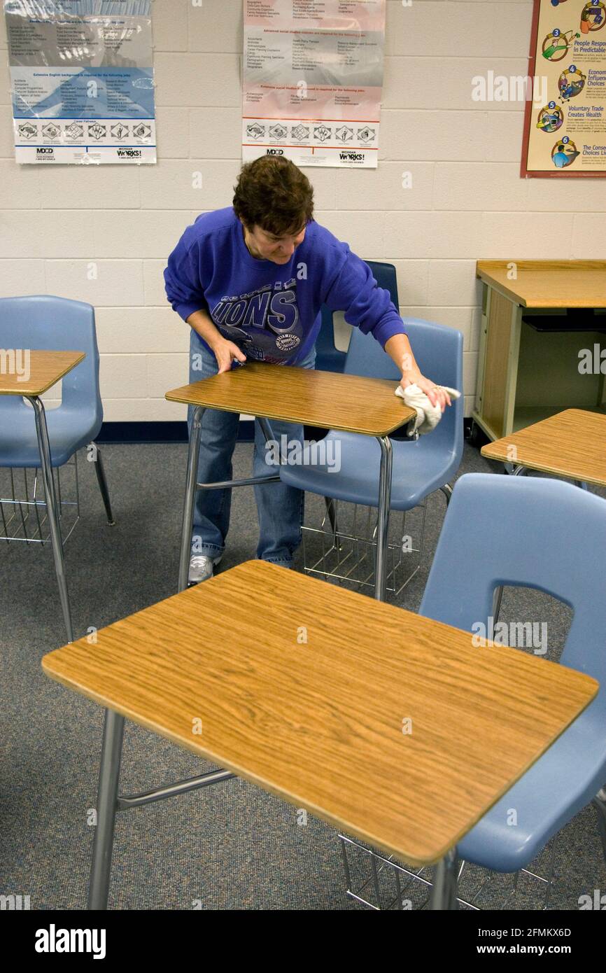 Technology in classroom instruction hi-res stock photography and images ...
