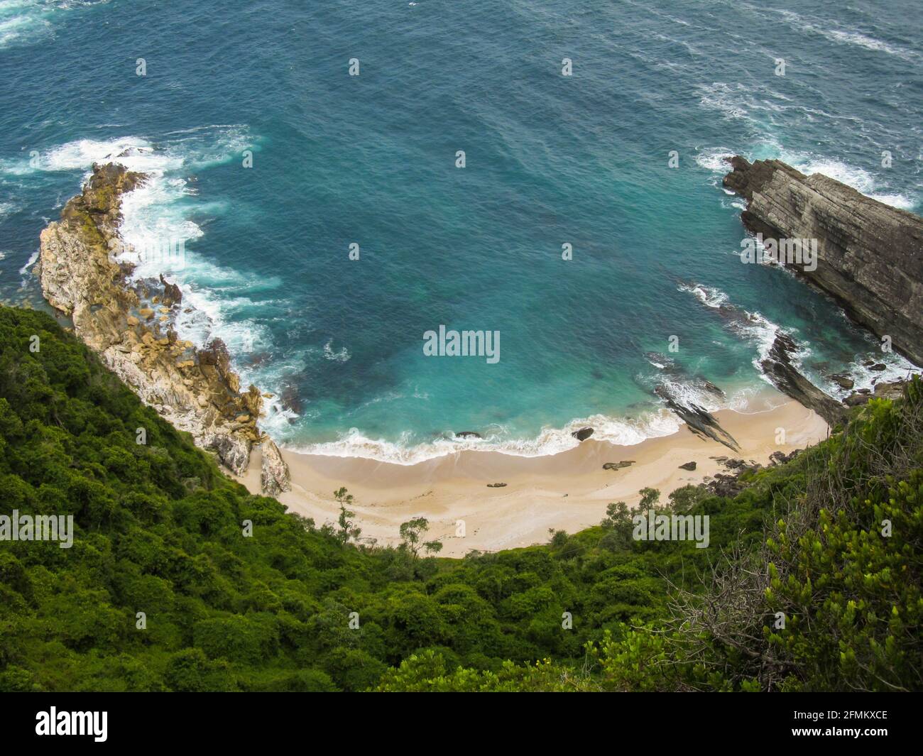 Hidden beach jagged sea hi-res stock photography and images - Alamy