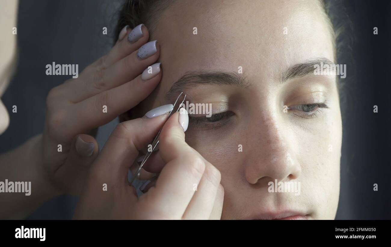 Woman, tweezers, eyebrow hi-res stock photography and images - Alamy