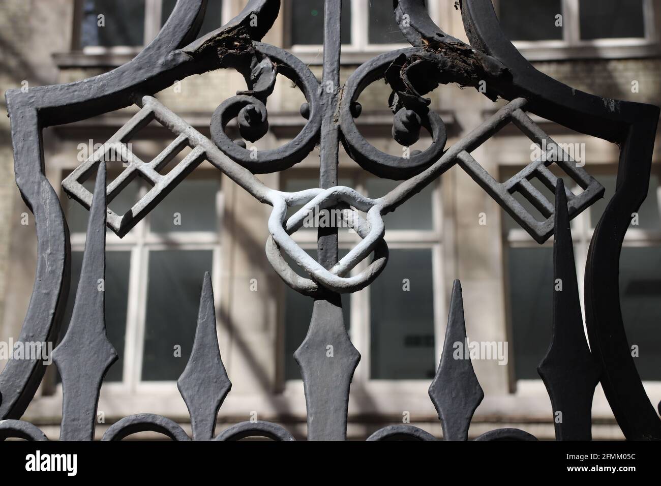 Crossed Keys in the city of london Stock Photo - Alamy