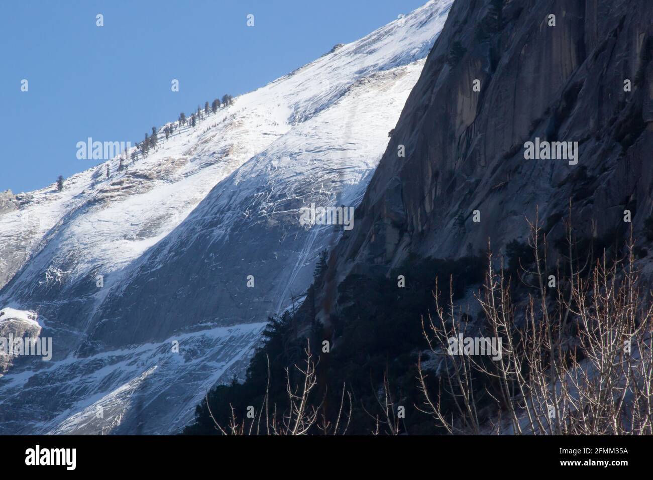 Snow at yosemite national park hi-res stock photography and images - Alamy