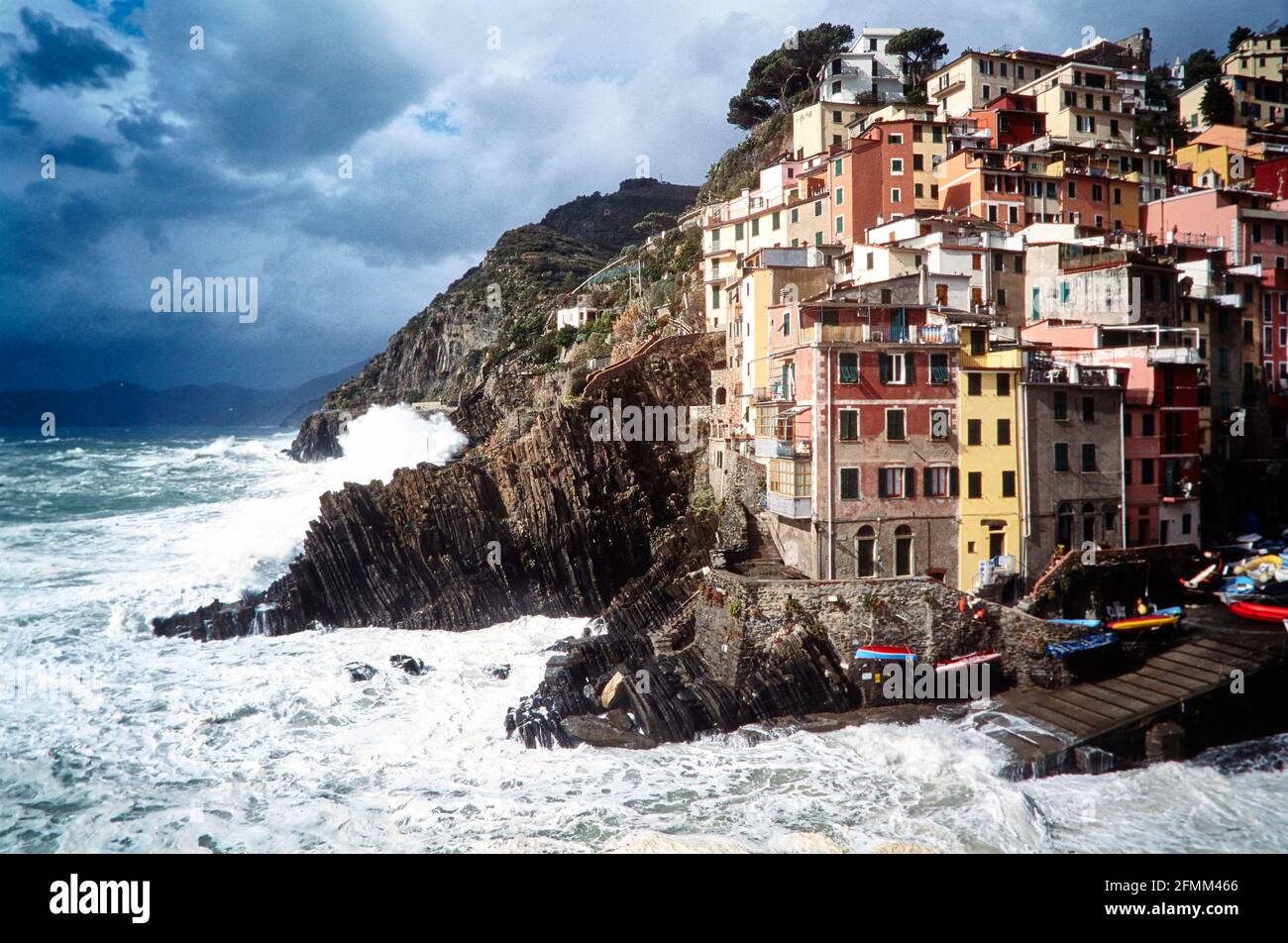The roaring sea breaks on the cliffs in Riomaggiore. 17.10.2003 ...