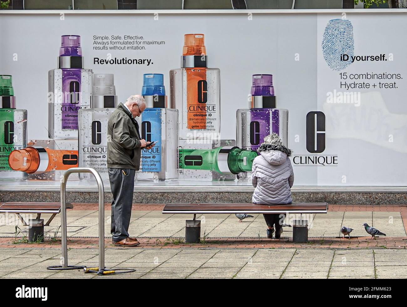 Clinique advert hi-res stock photography and images - Alamy