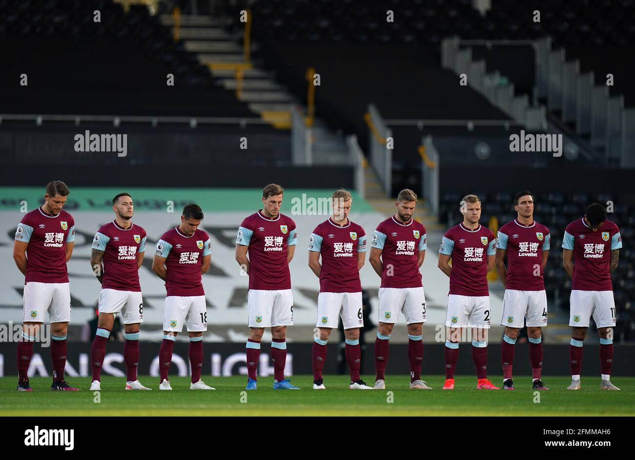 Burnley players stand for a minutes silence in memory of former Fulham ...