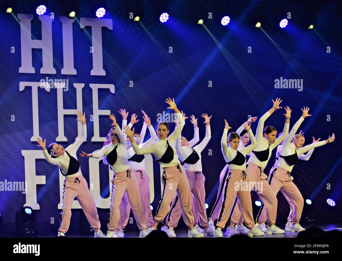dance show Hit the floor Stock Photo - Alamy