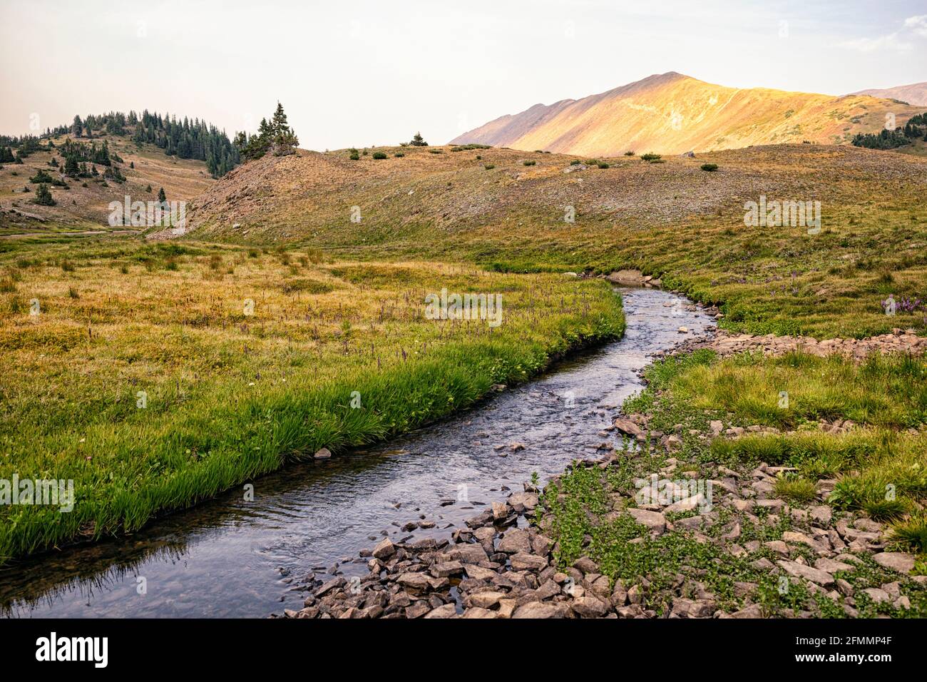 Middle mountain hi-res stock photography and images - Alamy
