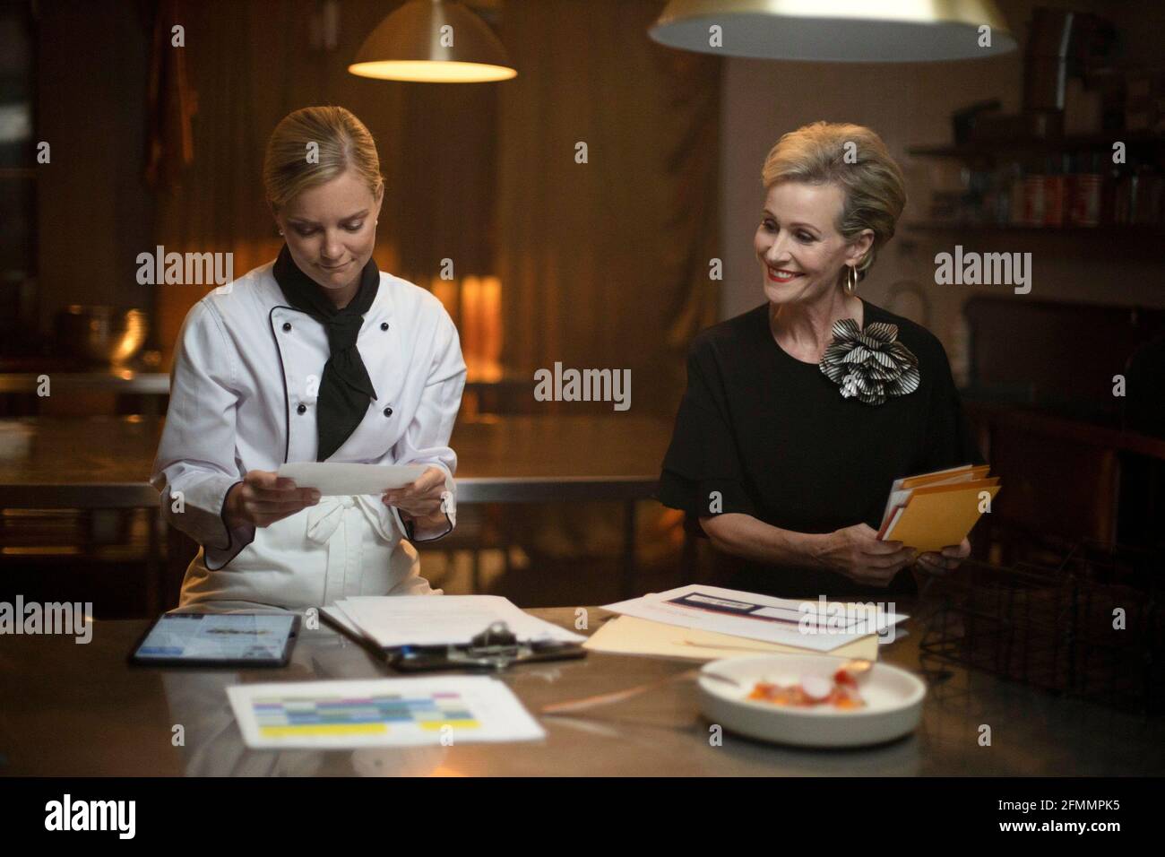 ROMANCE ON THE MENU, (aka HEARTS DOWN UNDER), from left: Cindy Busby ...