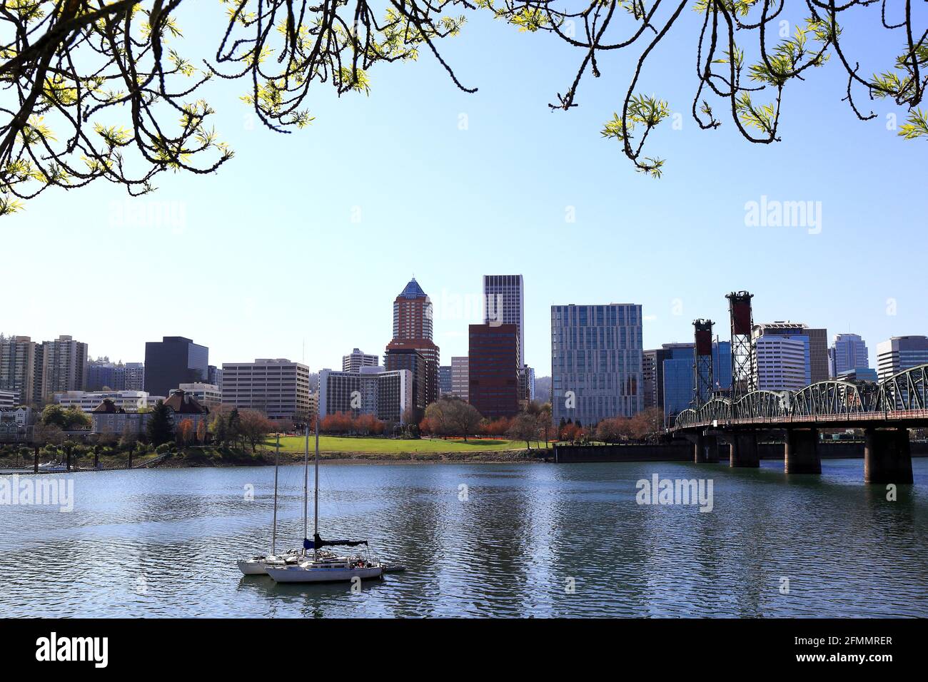 Portland, Oregon - skyline with Hawthorne bridge Stock Photo - Alamy