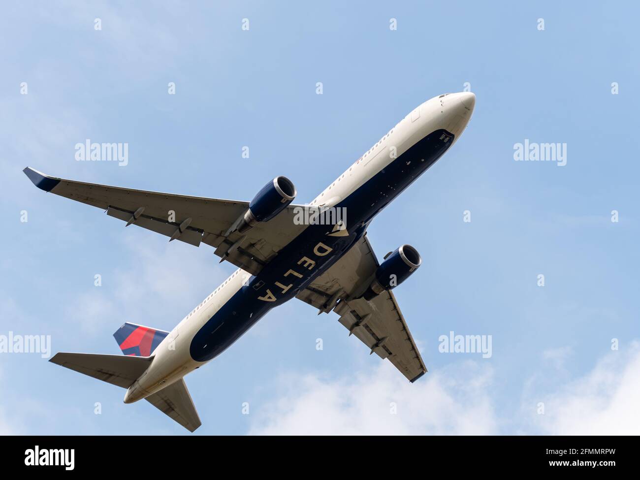 332 plane hi-res stock photography and images - Alamy