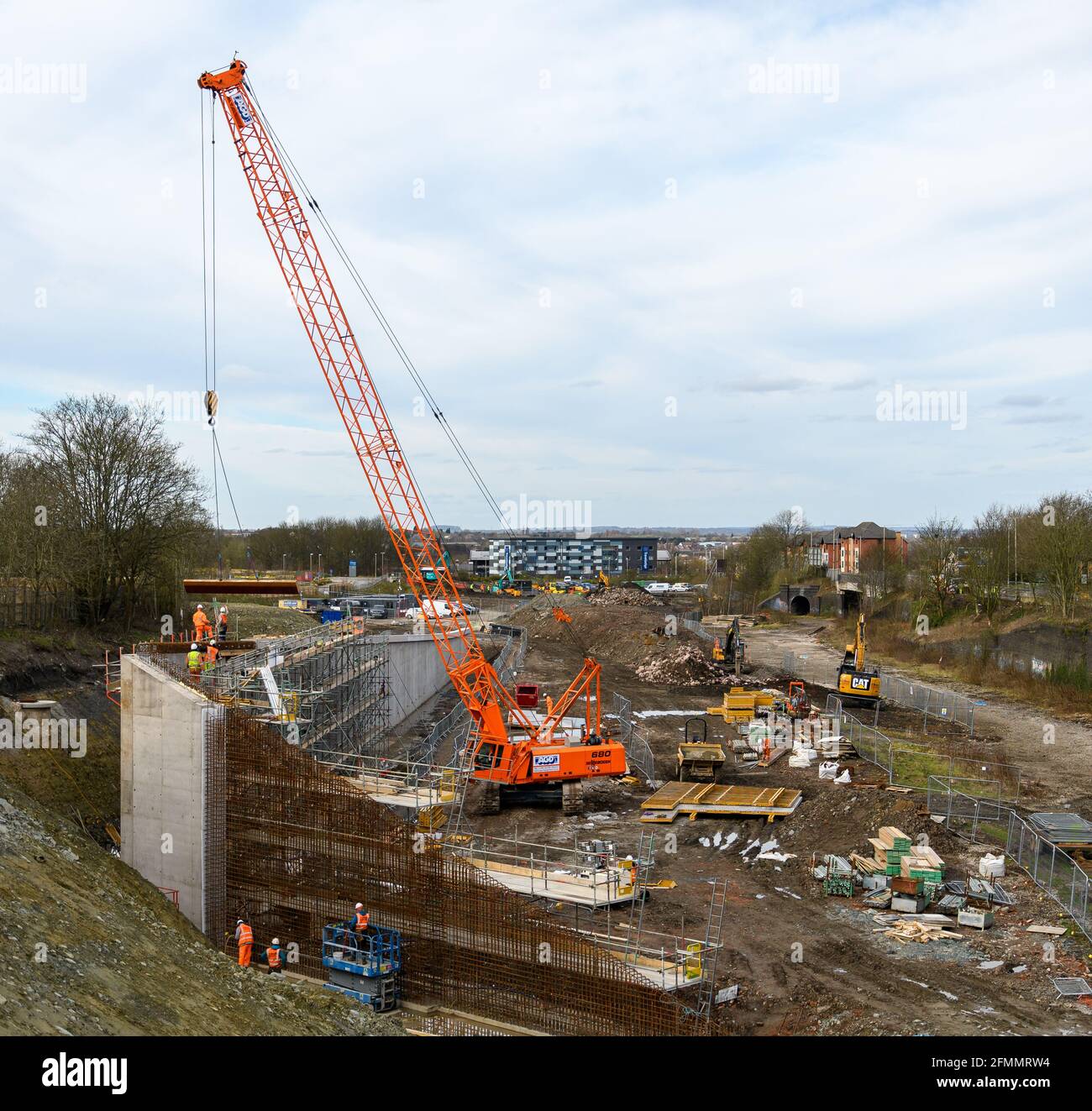 England building works crane structure hi-res stock photography and ...