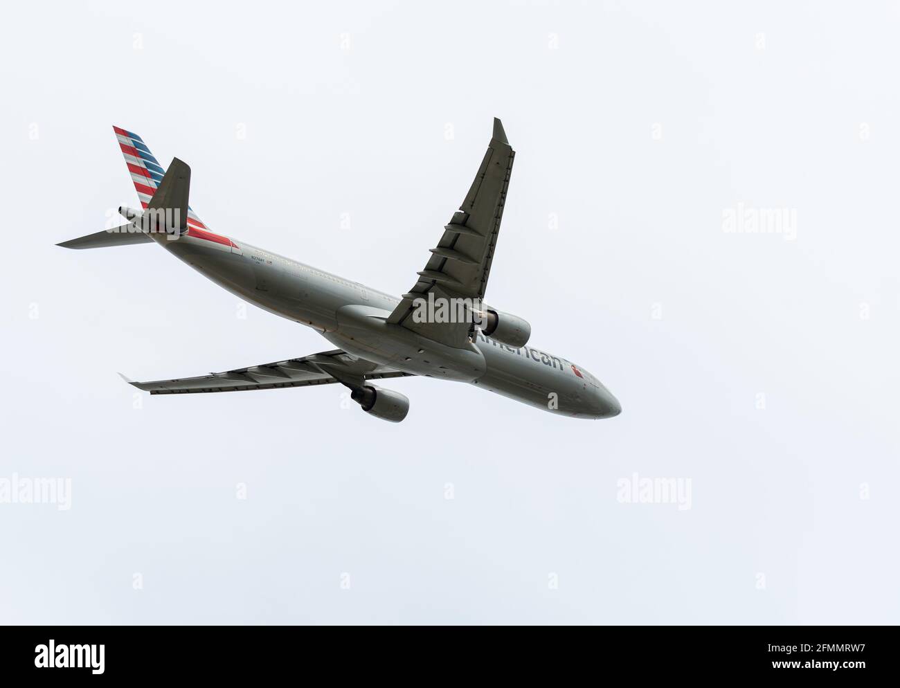 American airlines a330 flying hi-res stock photography and images - Alamy
