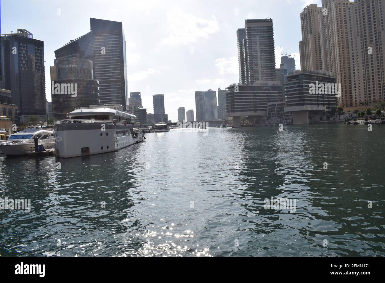 Dubai marina walk hi-res stock photography and images - Alamy