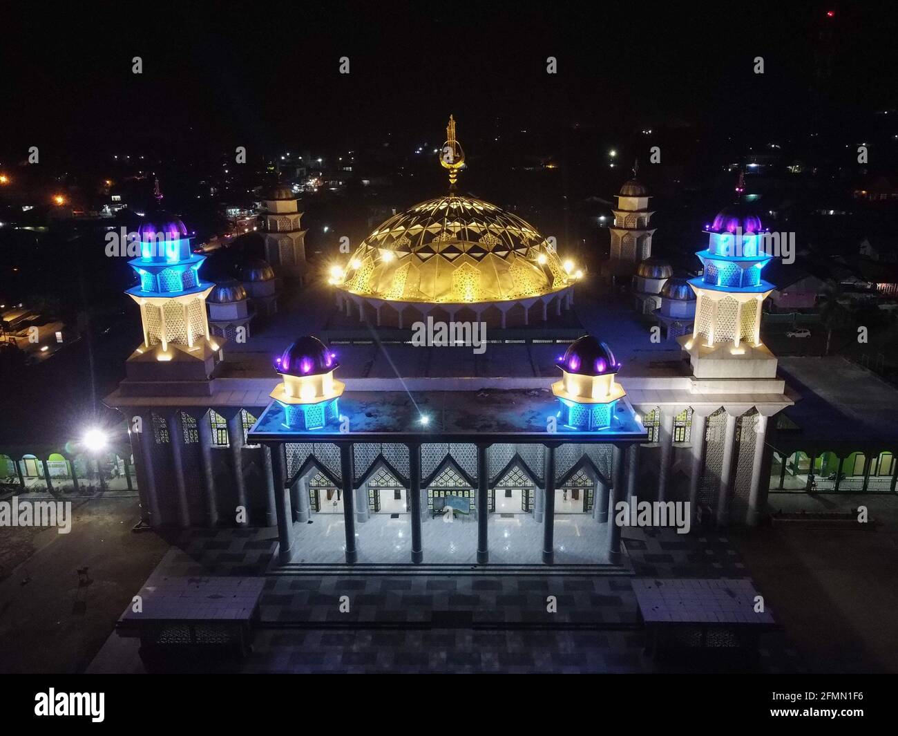 Beautiful Mosques At Night