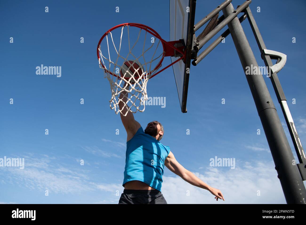 Making a basket scoring hi-res stock photography and images - Alamy