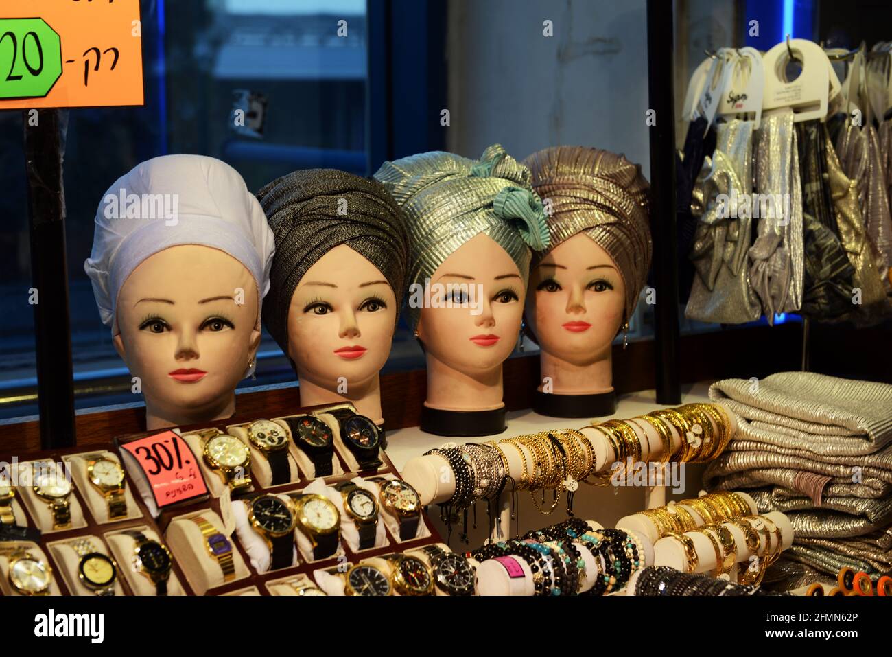 Manikins with traditional Jewish head covers Stock Photo - Alamy