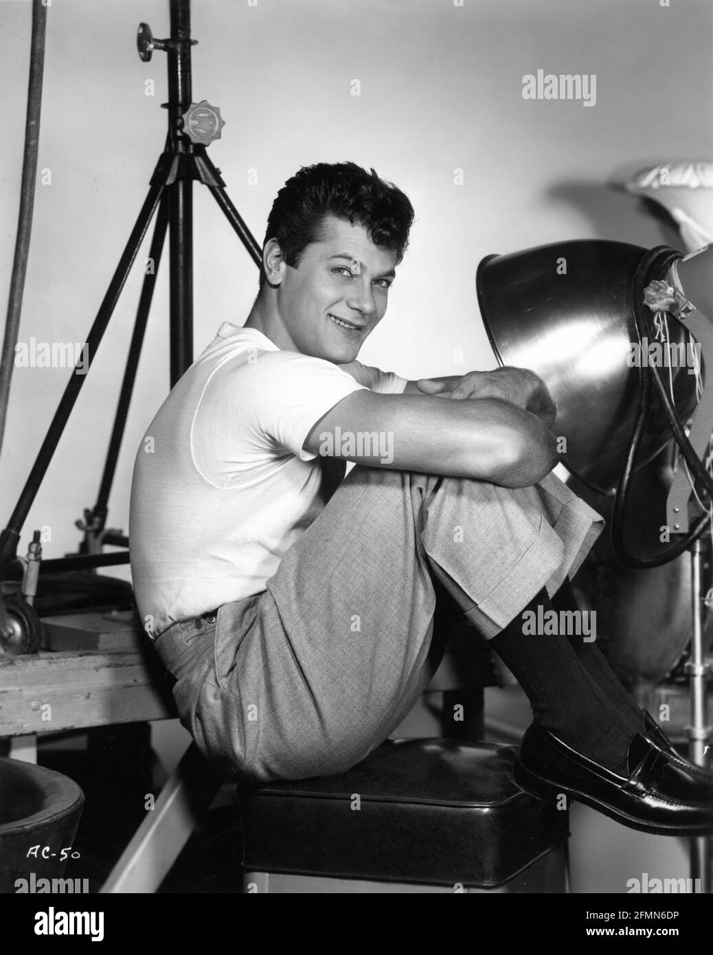 TONY CURTIS 1955 Portrait publicity for Universal Pictures Stock Photo ...