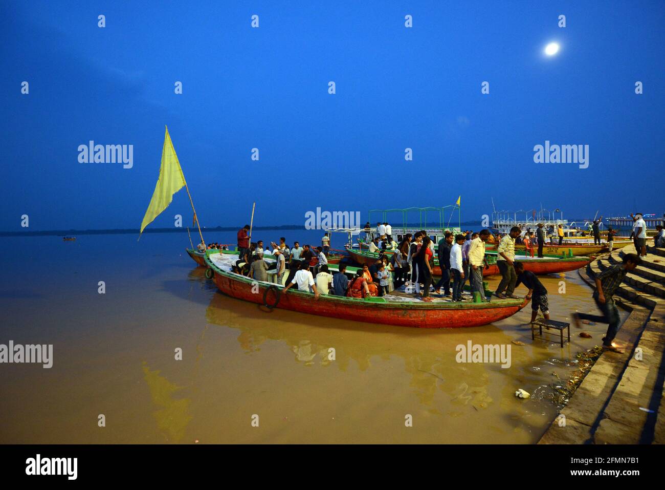 Hindu pilgrims on the Ganges river in Varanasi, India Stock Photo - Alamy