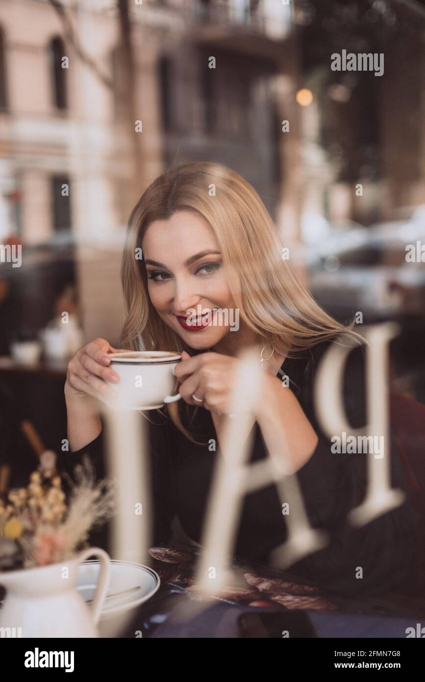 Noise cafe hi-res stock photography and images - Alamy