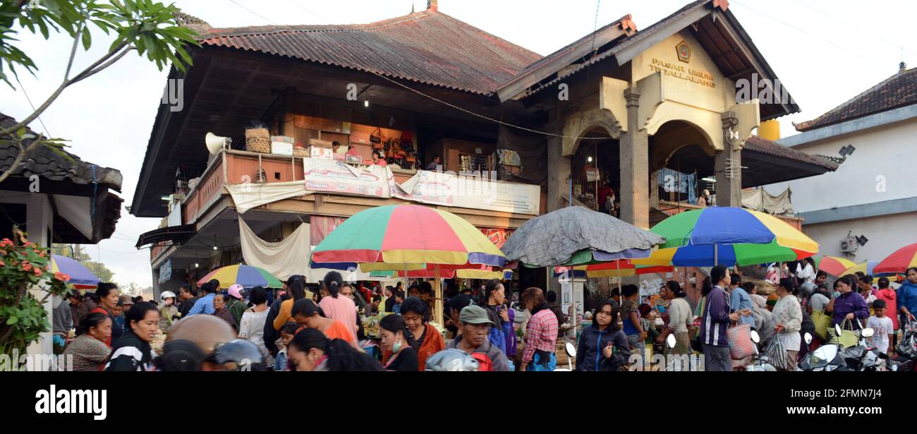 A large Balinese market Stock Photo - Alamy