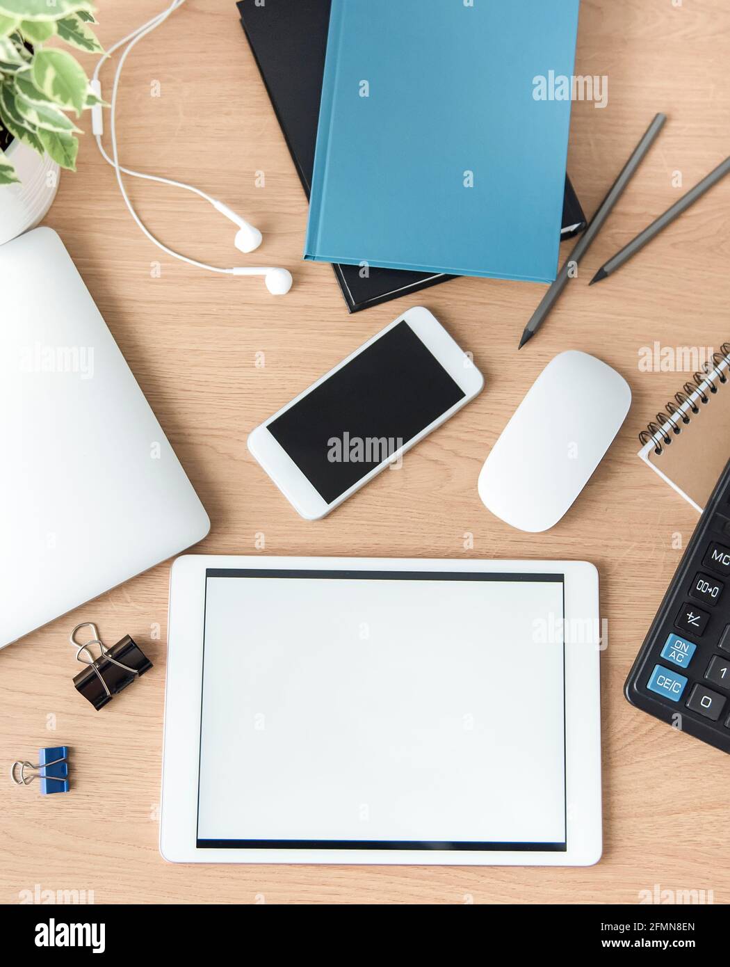Office workspace laptop houseplant hi-res stock photography and images ...