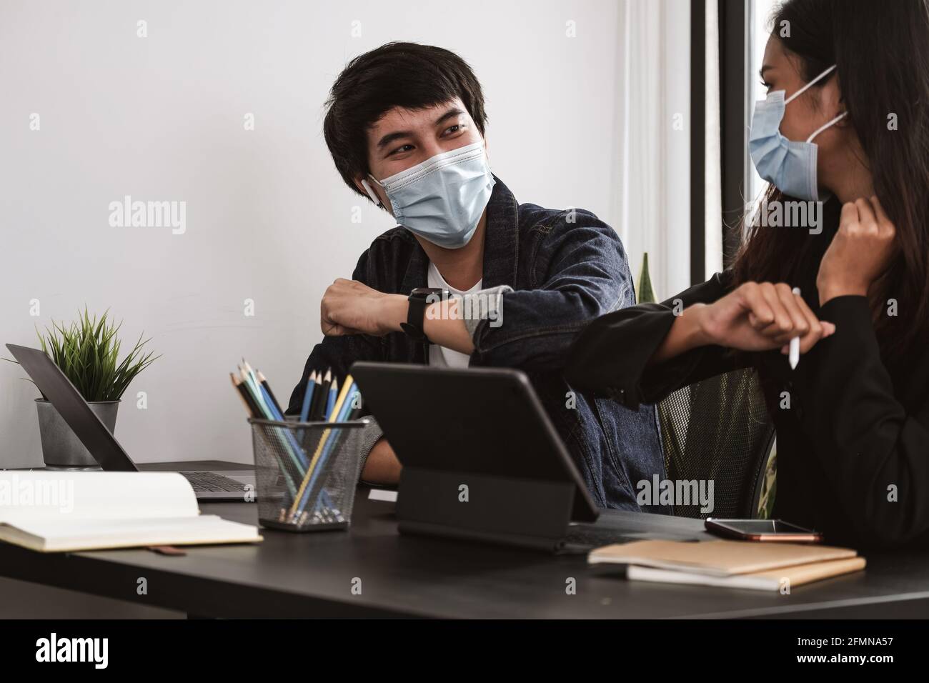 Man woman bumping into each other hi-res stock photography and images ...