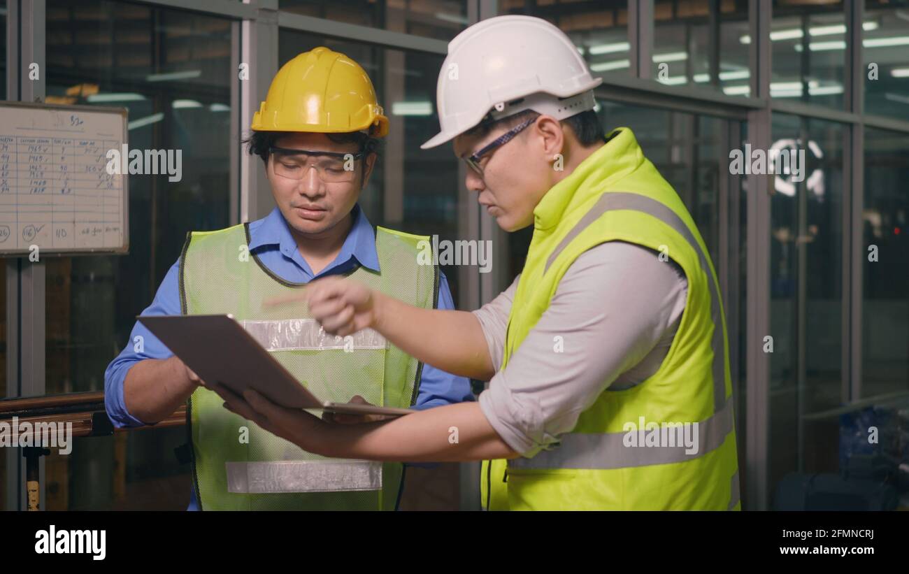Stressed warehouse worker hi-res stock photography and images - Alamy