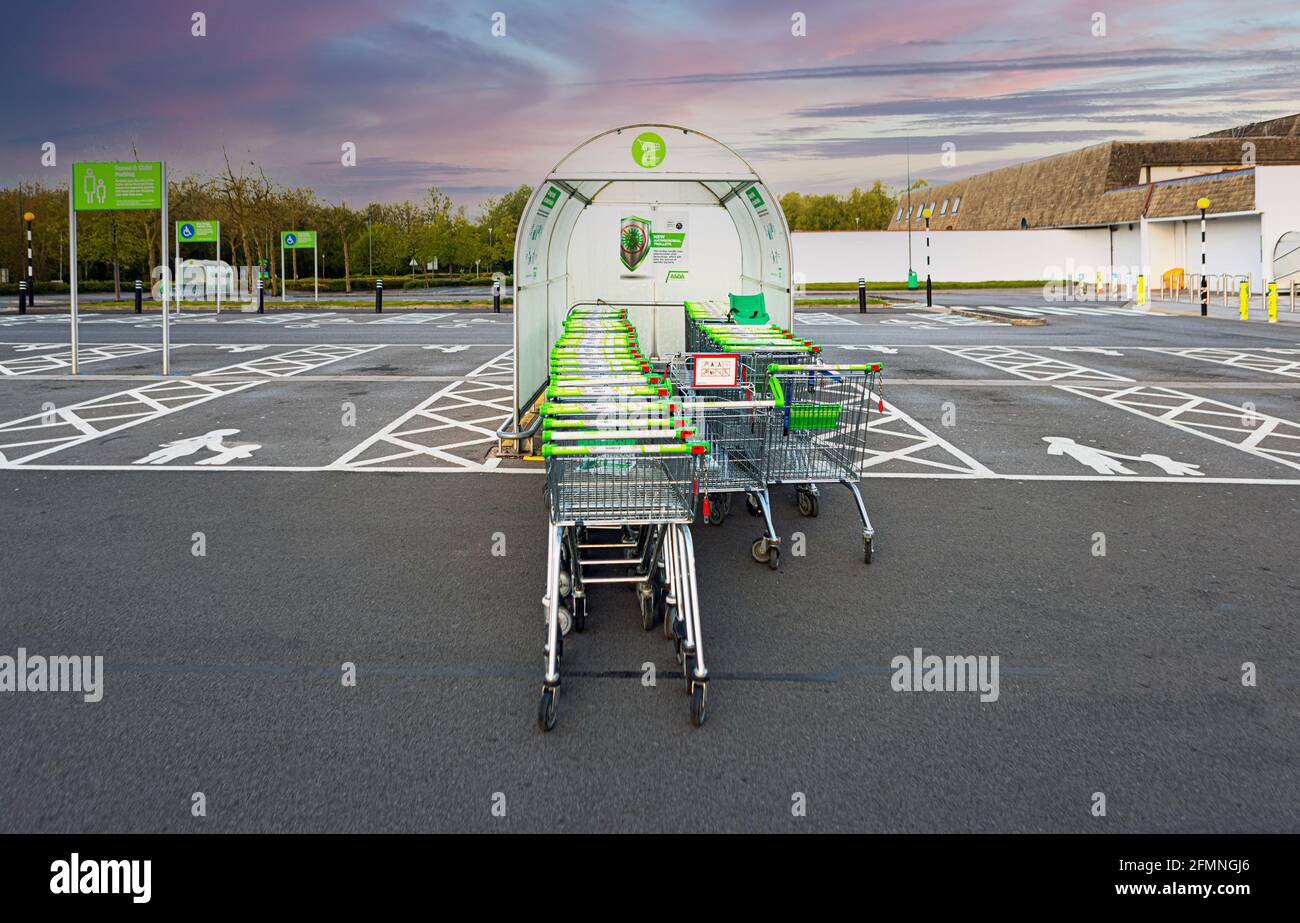 ASDA Trolly Park and Empty Car Park in West Swindon Stock Photo - Alamy