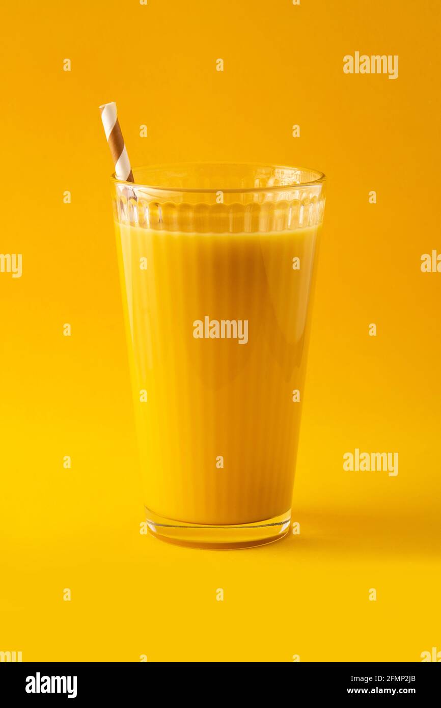 Yellow refreshment hi-res stock photography and images - Alamy