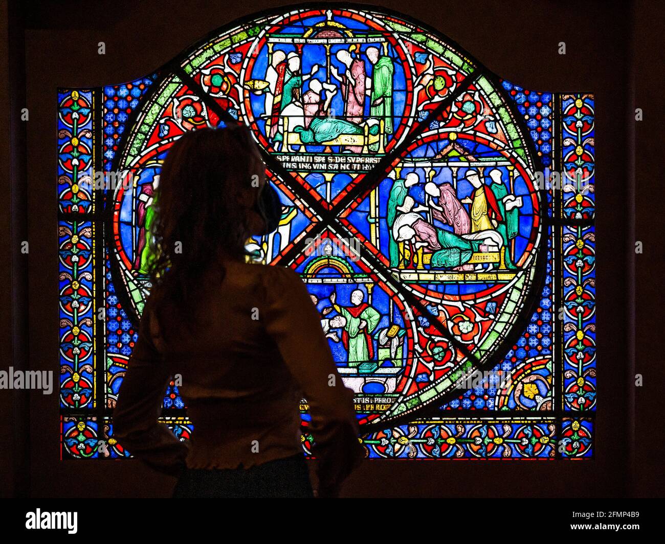 Murder of thomas becket stained glass hi-res stock photography and ...