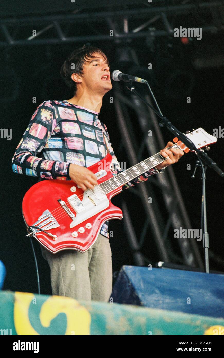 Crispin Hunt lead singer in the Longpigs performing at the Glastonbury ...