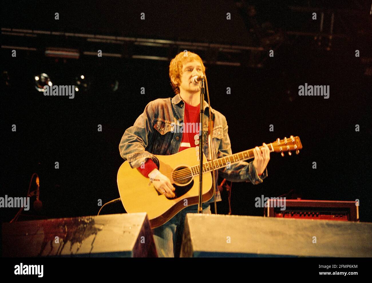 Simon Fowler of Ocean Colour Scene performing on stage at the ...