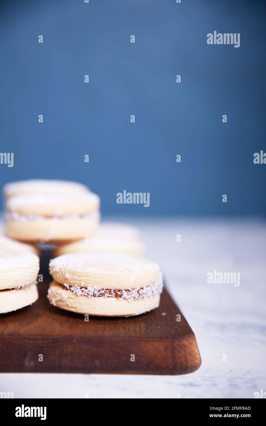 Presentation of homemade caramel cookies Stock Photo - Alamy