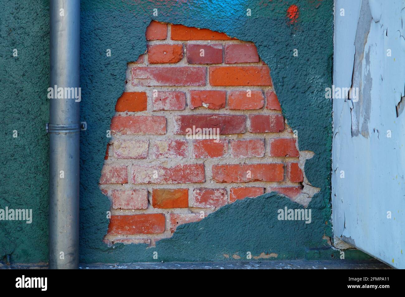 Decay exposes the masonry Stock Photo - Alamy
