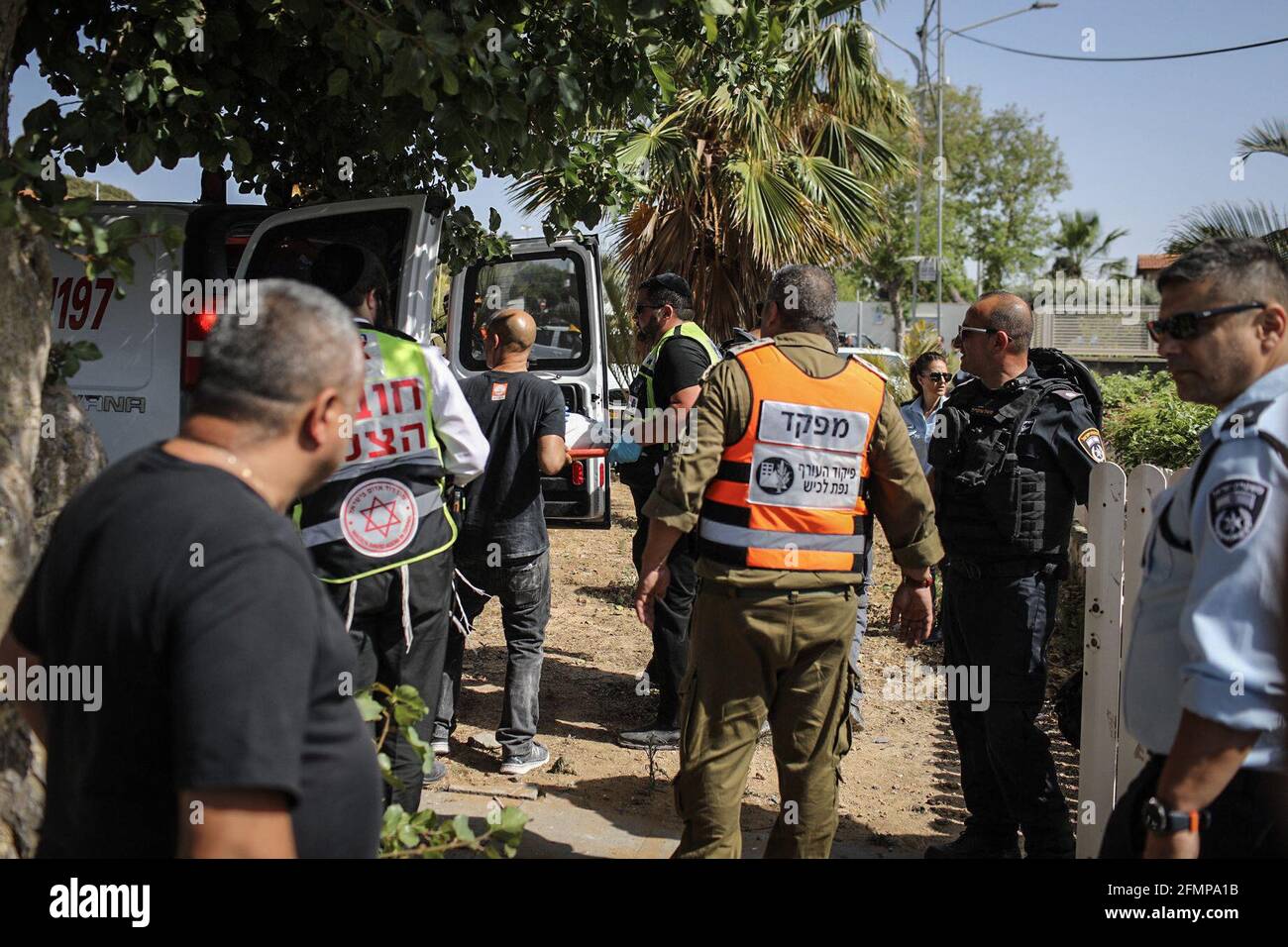 Ashkelon, Israel. 11th May, 2021. Israeli paramedics transport an ...