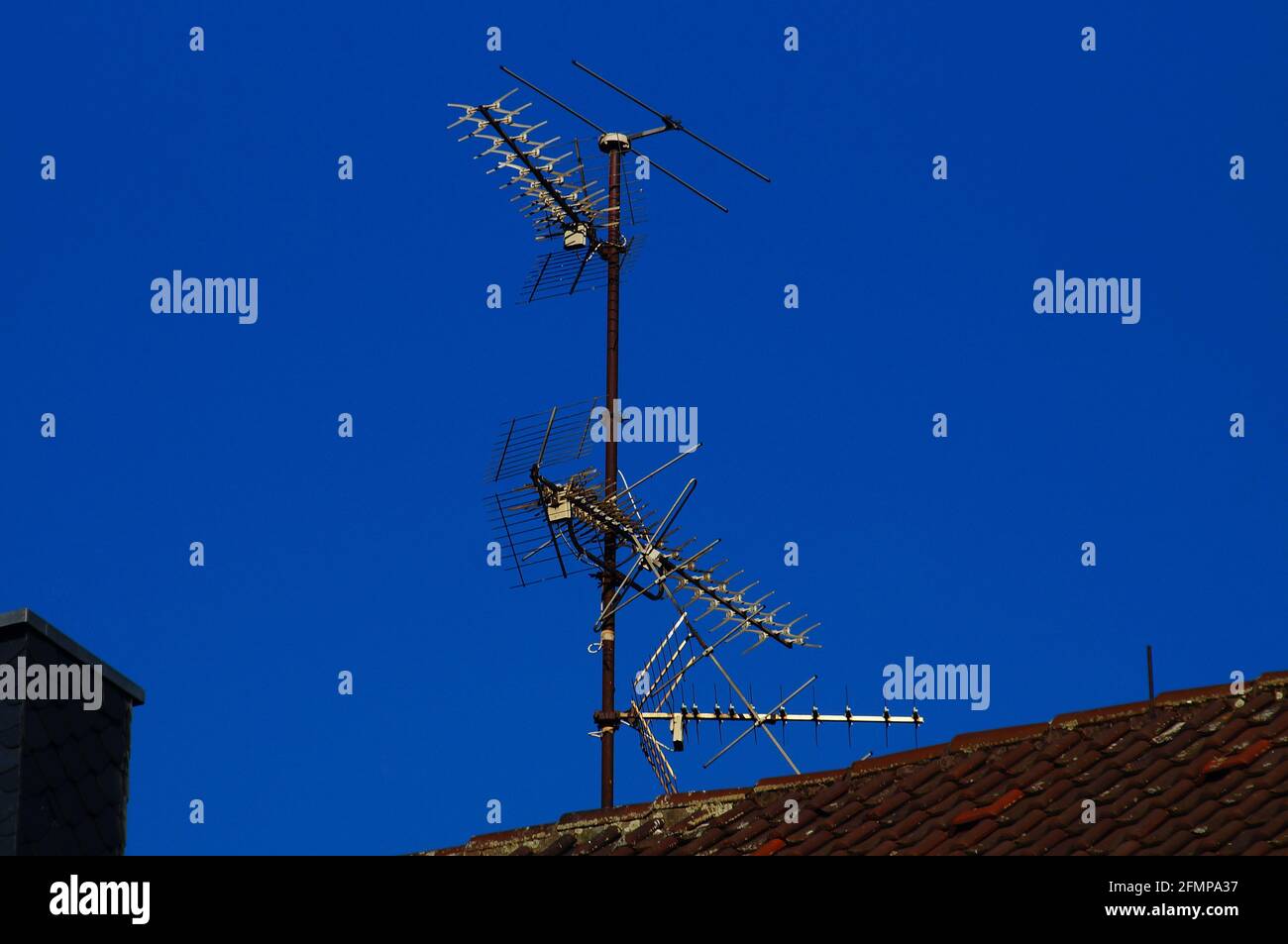 Radio mast on building hi-res stock photography and images - Alamy