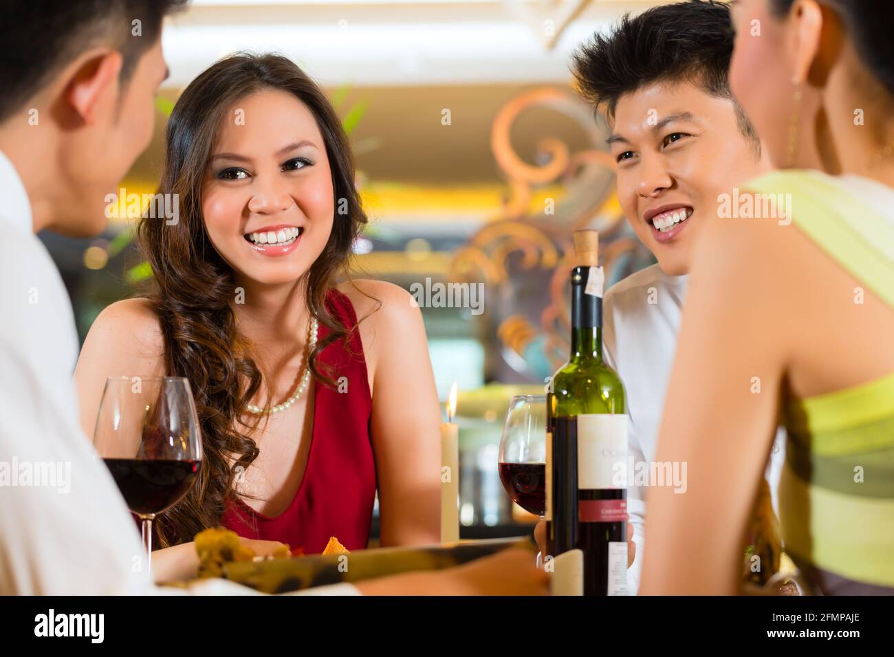 Two people having dinner in restaurant hi-res stock photography and ...