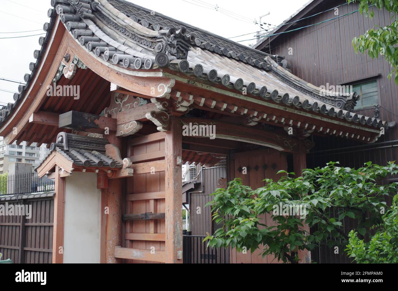 Temple gate structure design hi-res stock photography and images - Alamy