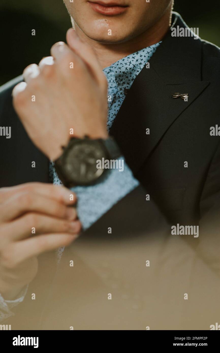 Fixing cuff hi-res stock photography and images - Alamy