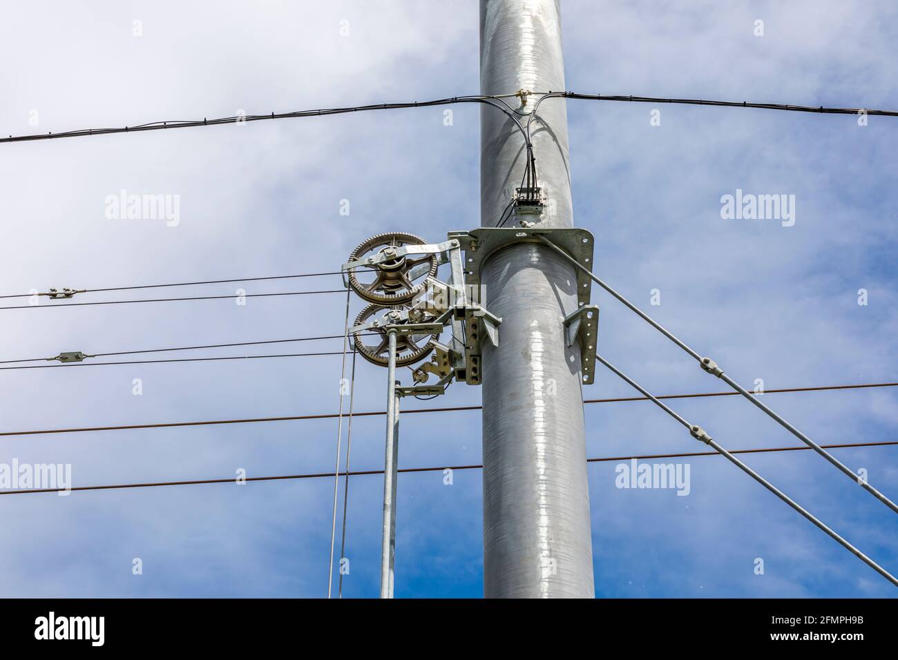 Electric vehicle battery manufacturing hi-res stock photography and ...