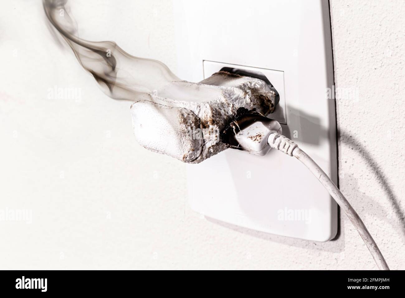 Shorted circuit hi-res stock photography and images - Alamy