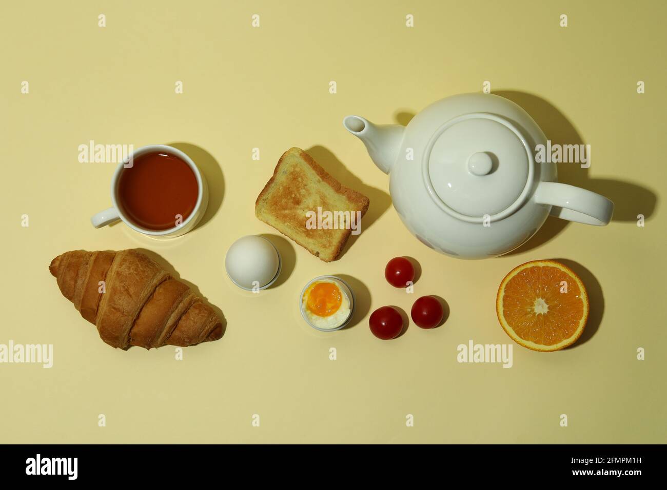 Soft beige easter egg hi-res stock photography and images - Alamy