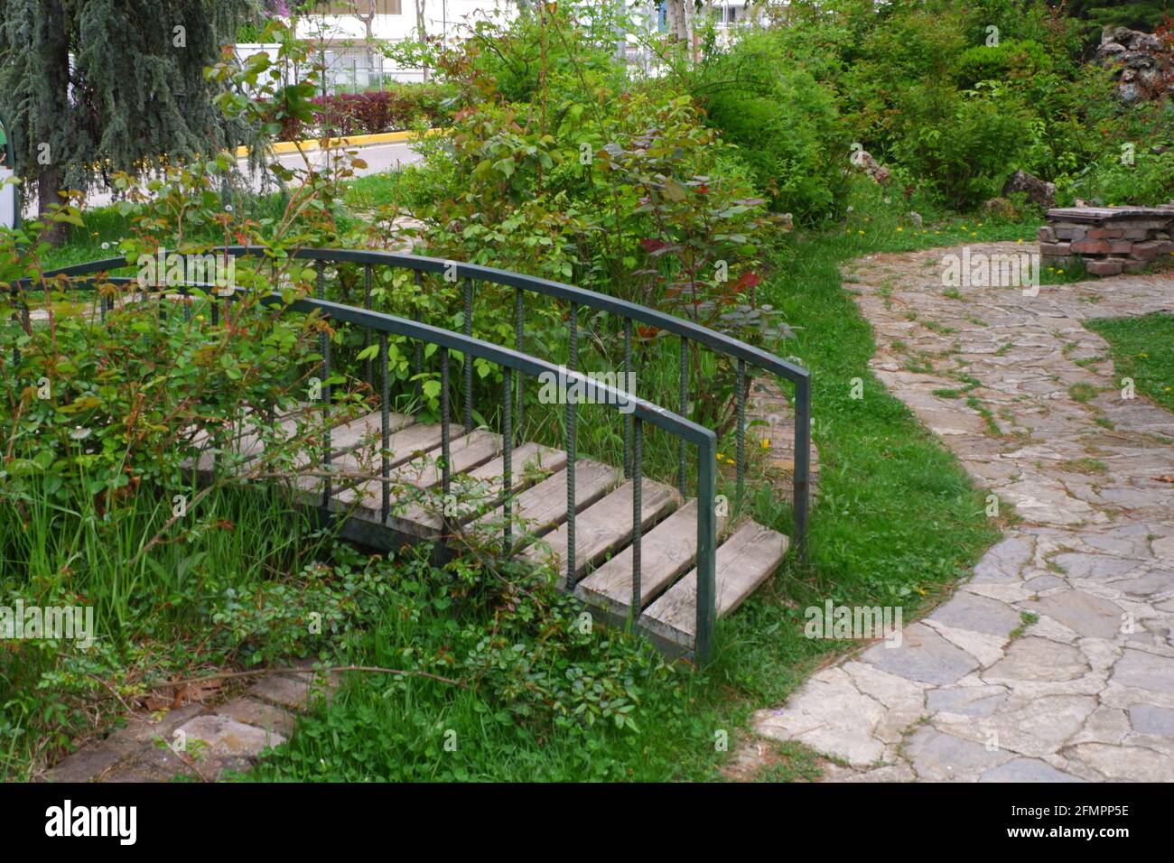 Roadside walkway hi-res stock photography and images - Alamy