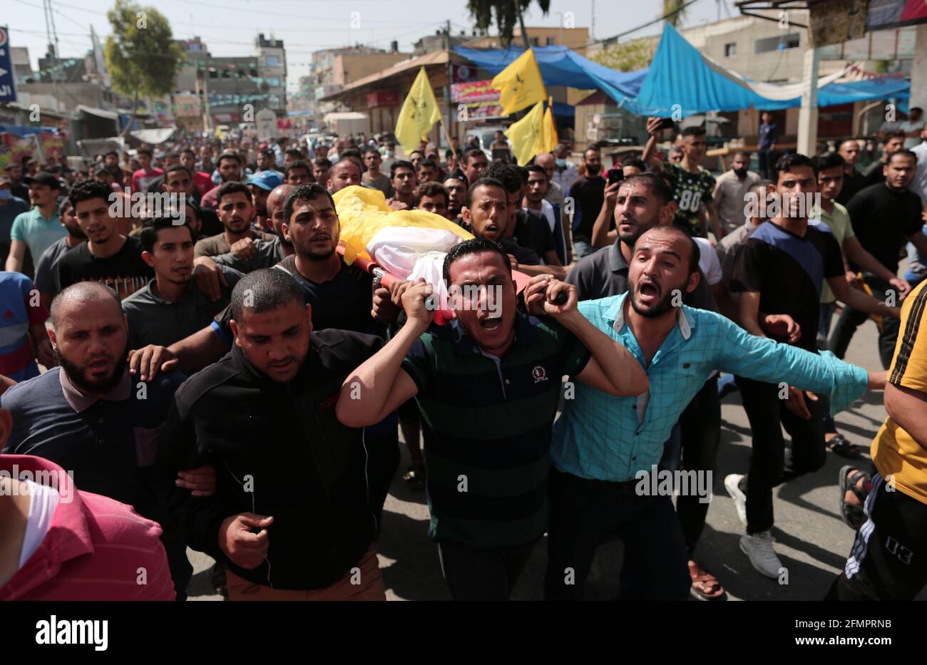 Gaza. 11th May, 2021. Mourners carry the body of Palestinian child ...