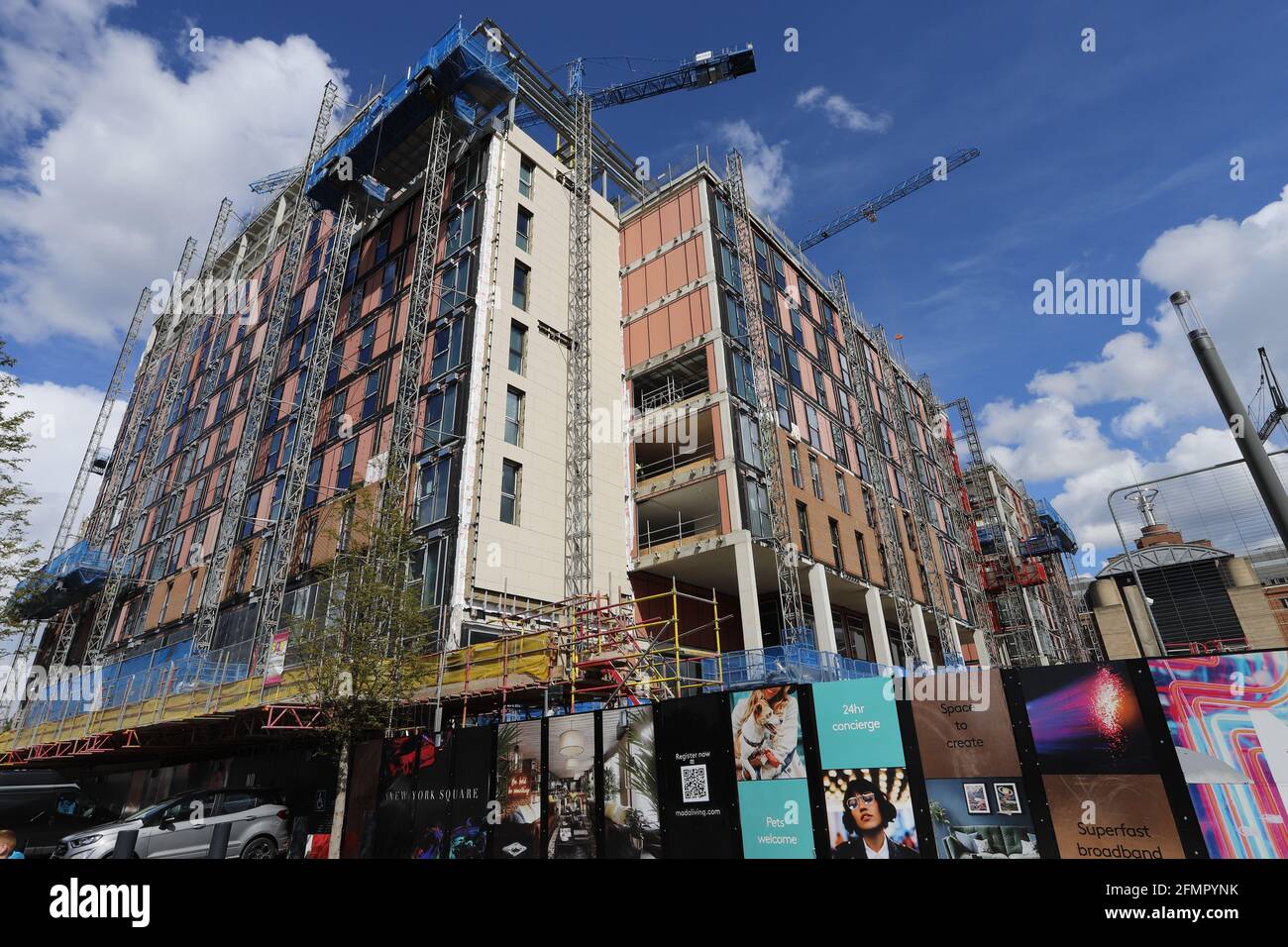 New york square leeds hi-res stock photography and images - Alamy