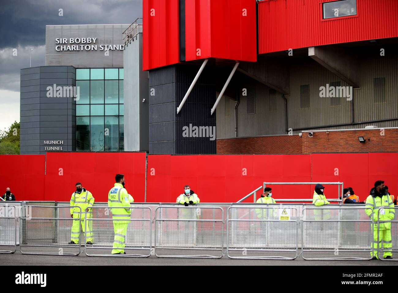 Security football man utd hi-res stock photography and images - Alamy