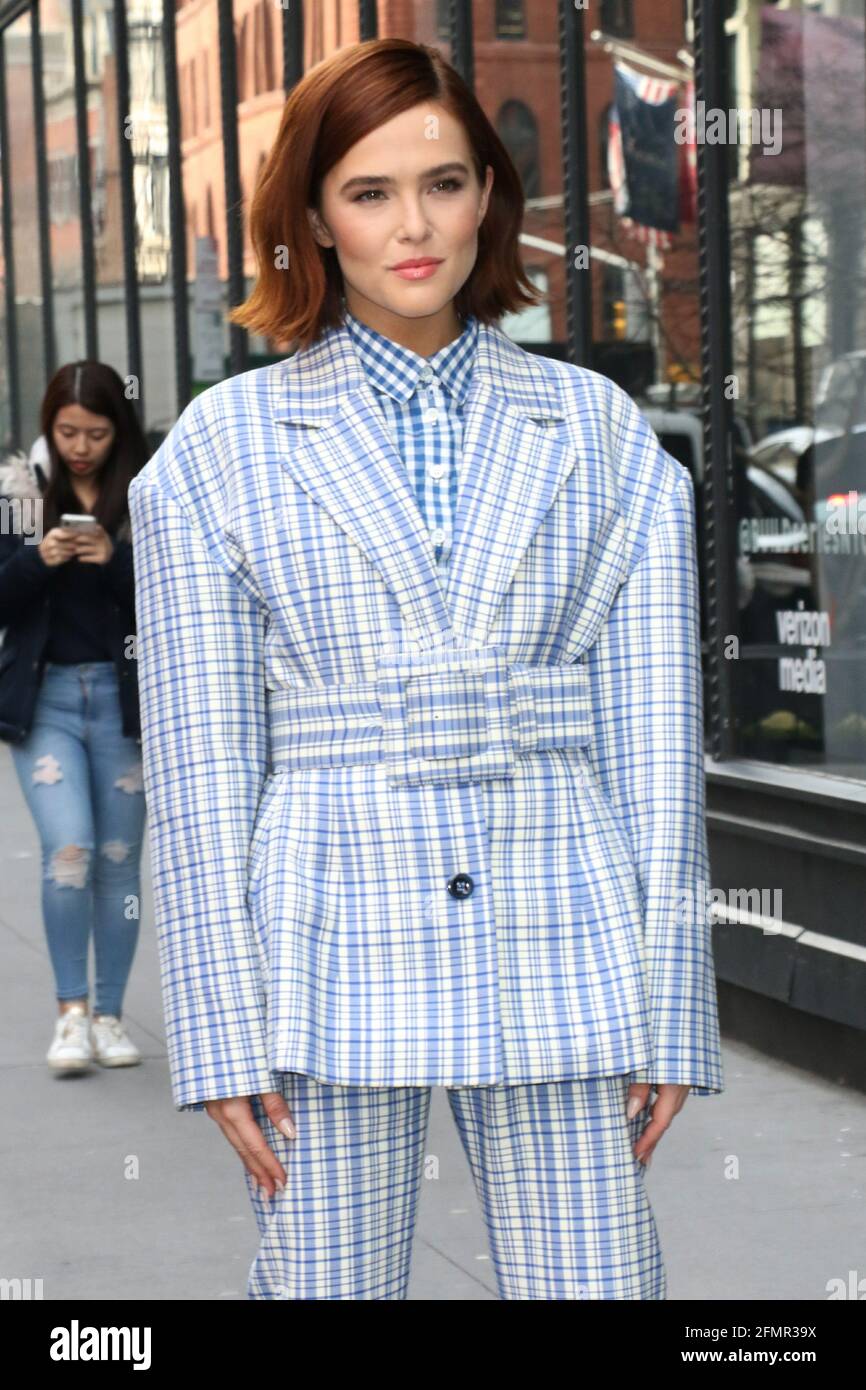 New York - NY - 20200212 Zoey Deutch and Tanya Wexler seen arriving at ...