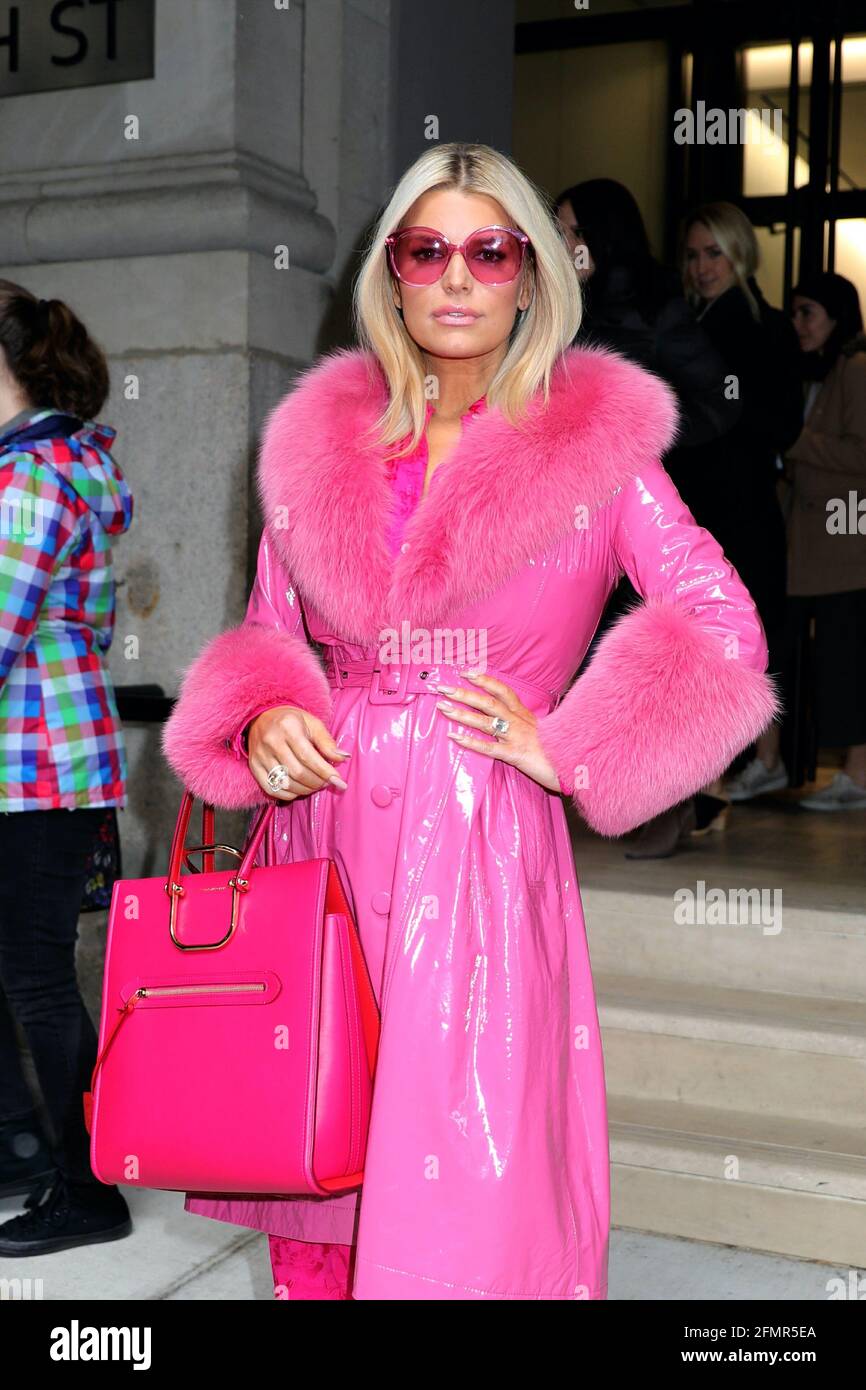 New York - NY - 20200204 Jessica Simpsonwearing pink from head to toe ...